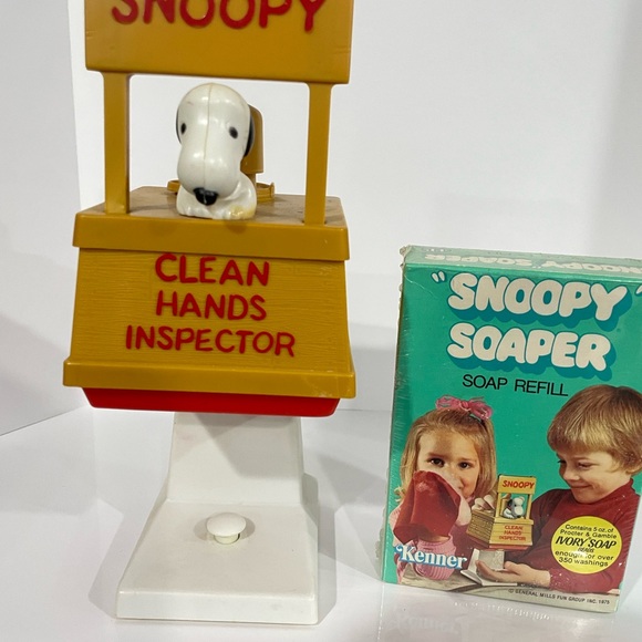 Kenner | Other | Vintage Peanuts Snoopy Clean Hands Inspector Set 975 ...